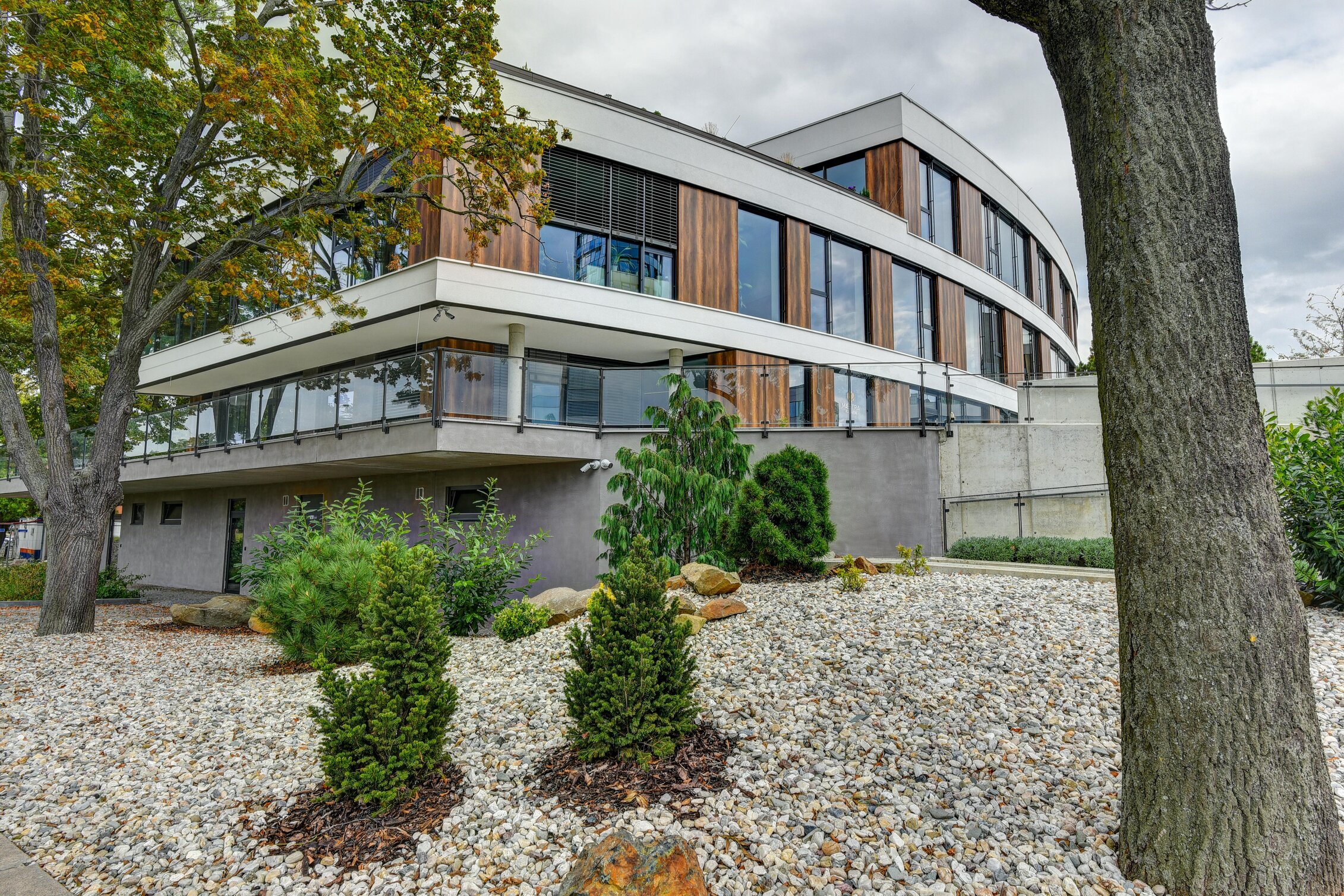 Kompaktní desky Fundermax pro venkovní použití | JAF HOLZ