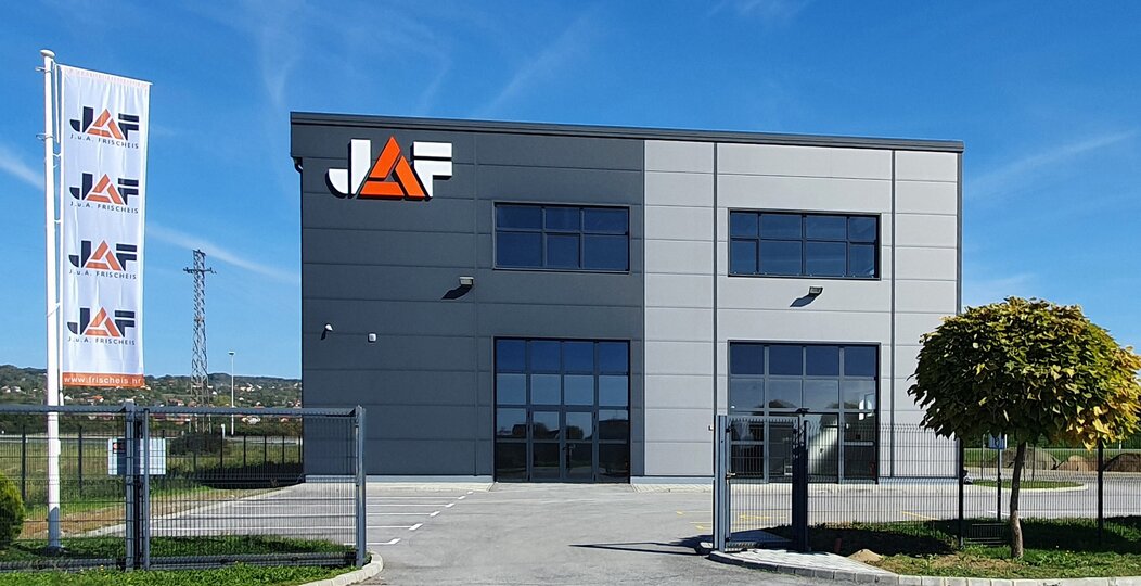 Holzfachhandel | Platte, Terrasse, Tür, Holzbau | J. u. A. Frischeis