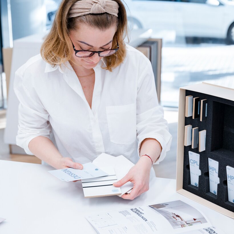 Tolóajtó Sínek és Vasalatok | JAF Holz Ungarn Kft.